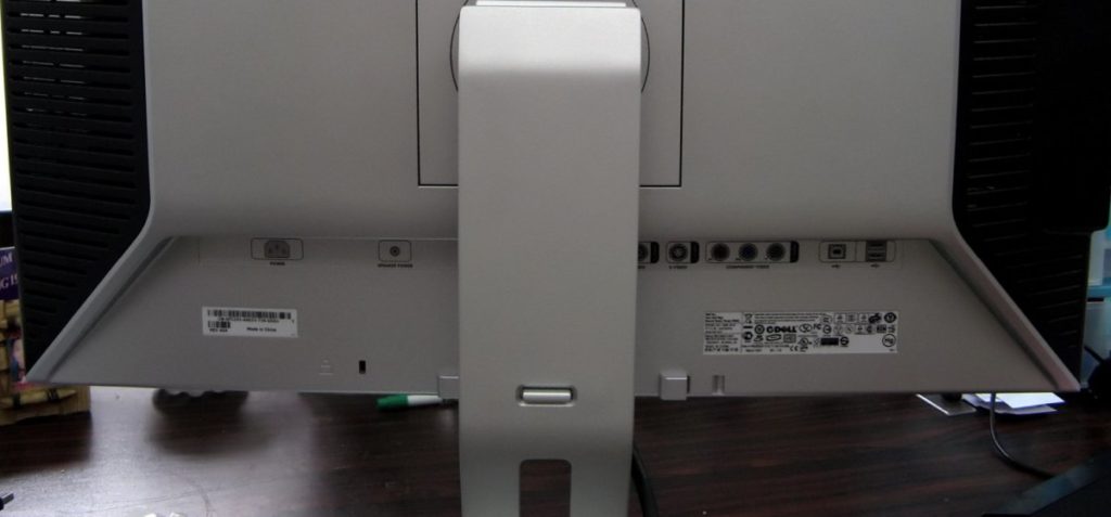 How to fix lines on a monitor screen on Windows 10