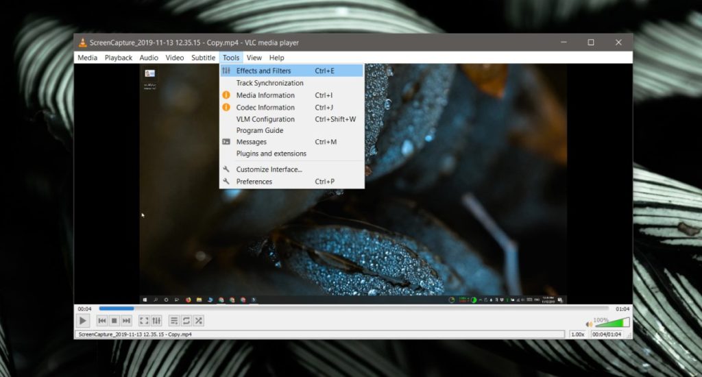 How to zoom in when playing a video on Windows 10