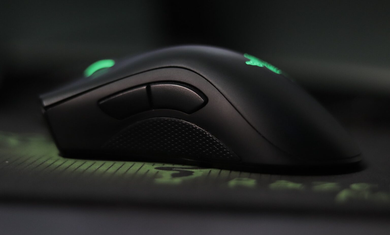 The Best MMO Mouse For Serious Gamers (Buying Guide - 2021)