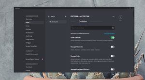 How to make a Discord server private or public