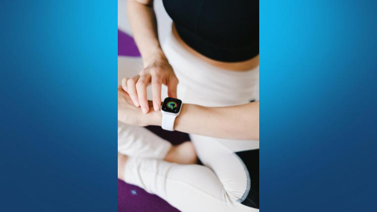 How to Connect AirPods to Apple Watch - AddictiveTips 2022